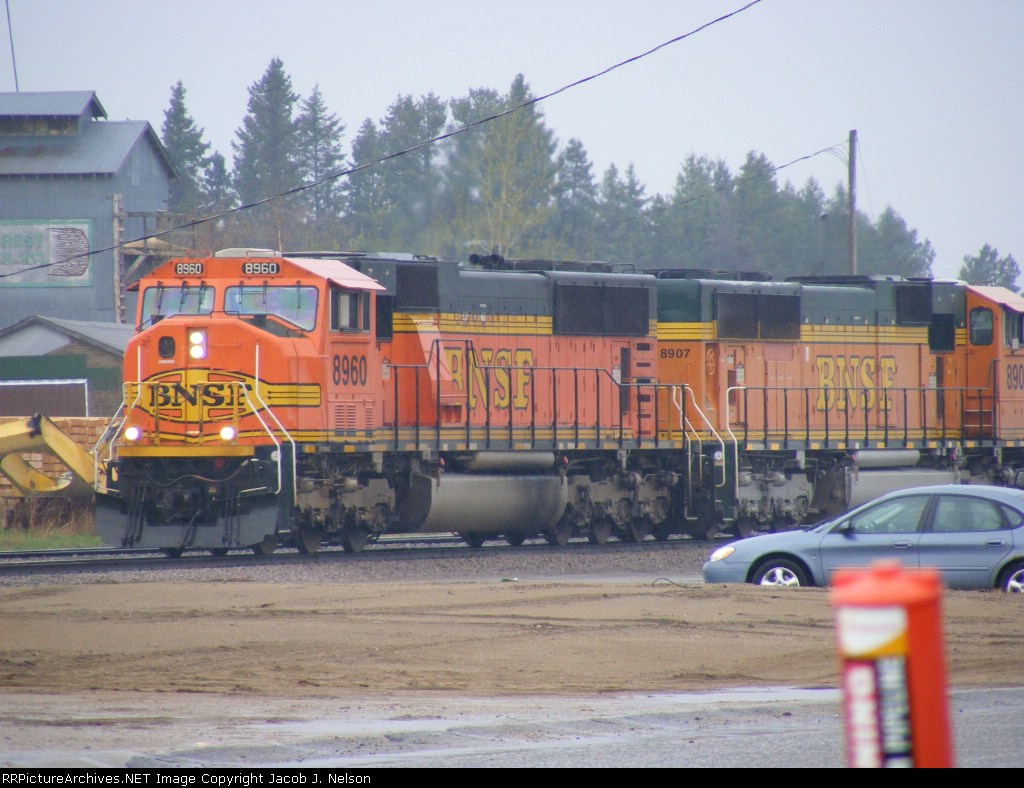 BNSF 8960 and BNSF 8907
